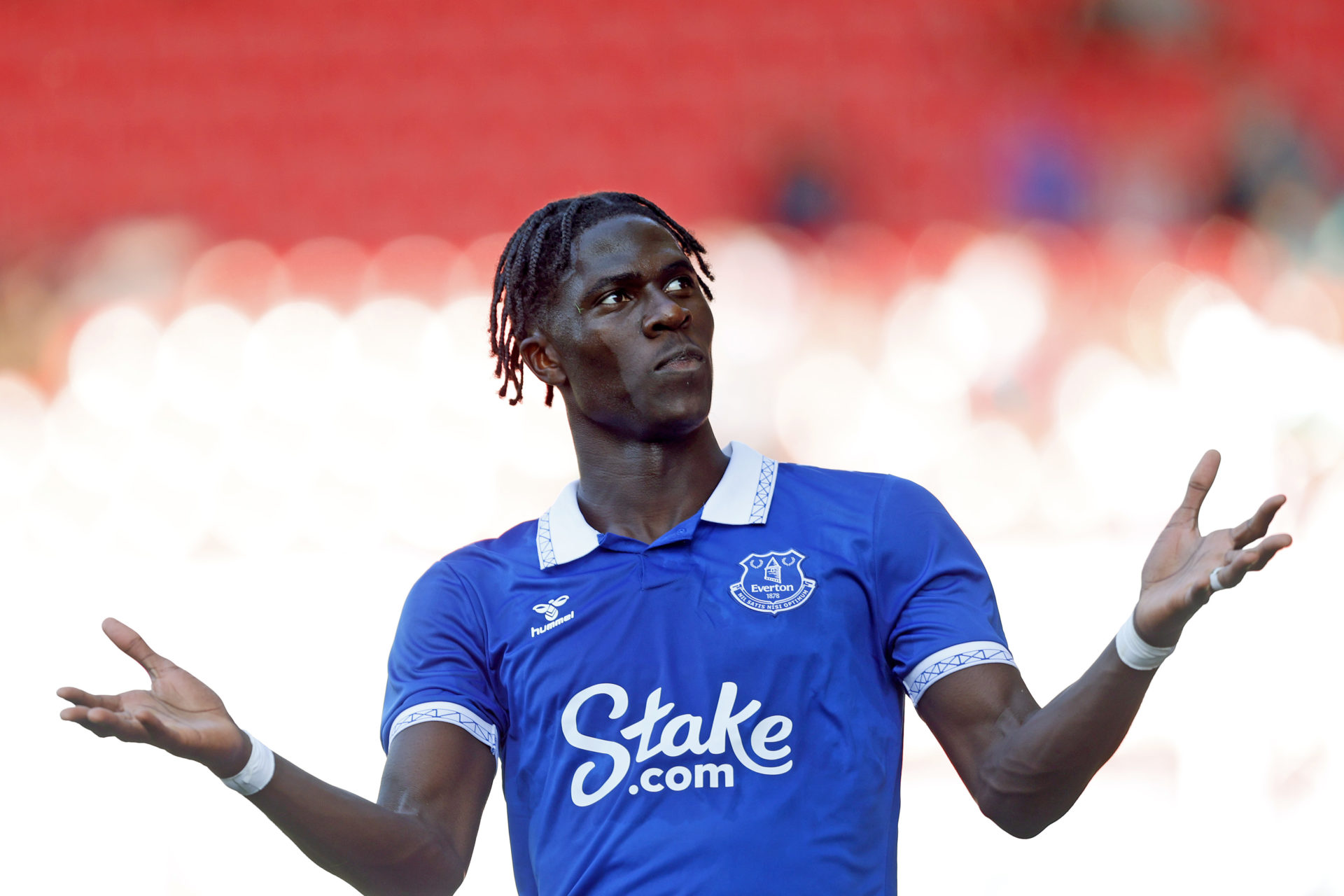 Report: Everton player 'fully focused' despite rumours linking him away ...
