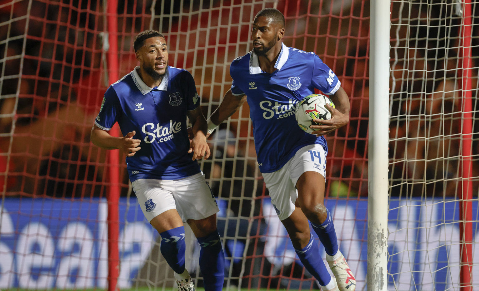 Rafael Leao now sends one-word message to Everton player Beto
