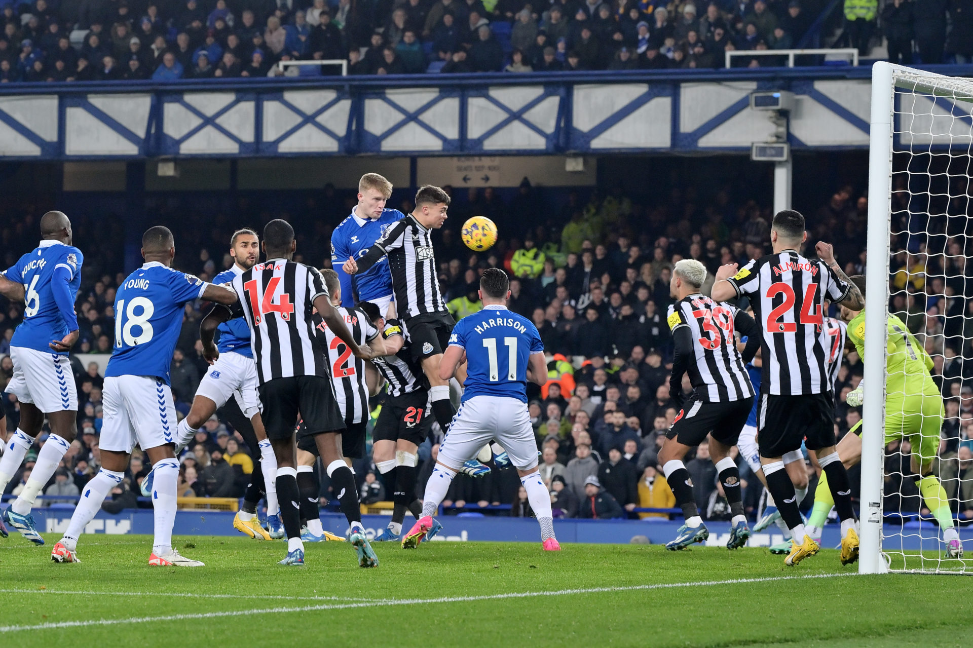 Everton had a ‘10/10’ star outperform McNeil vs Newcastle