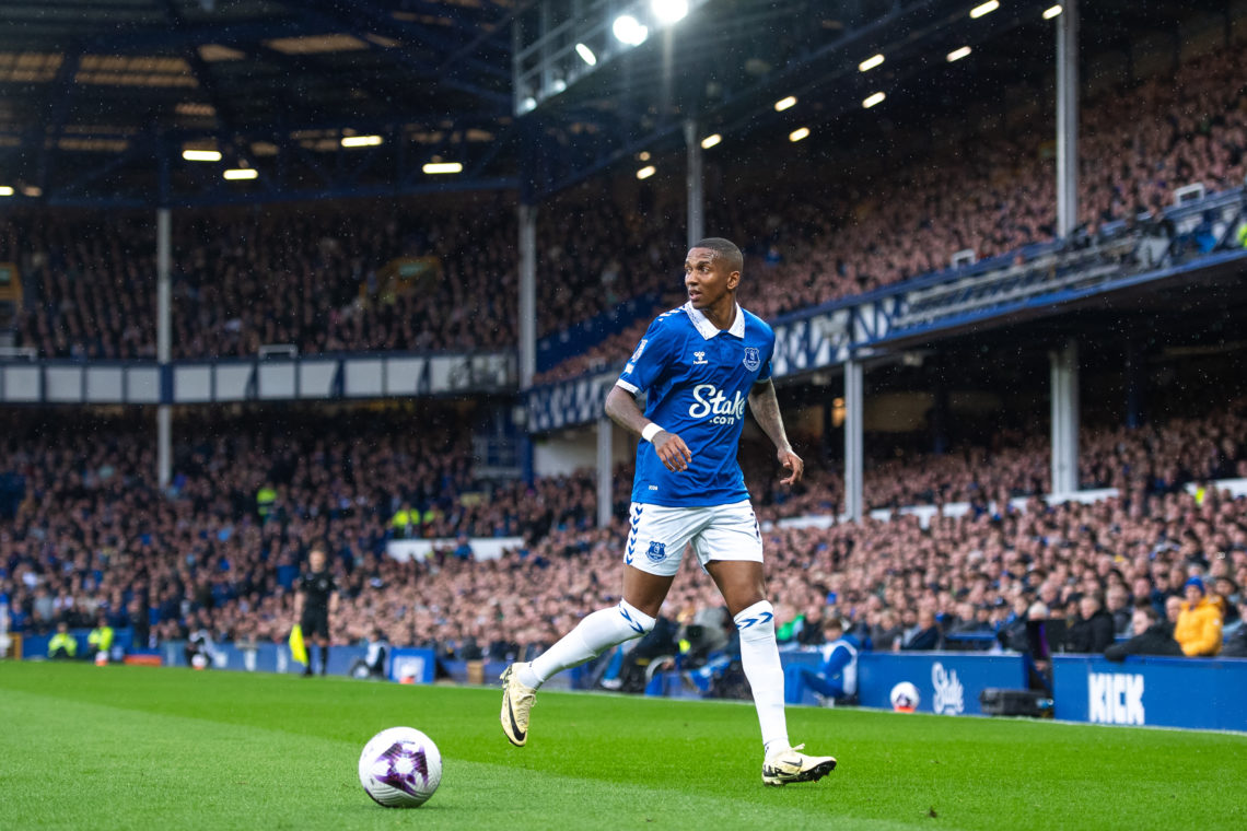Ashley Young pokes fun at Jamie Carragher with Everton comment live on ...