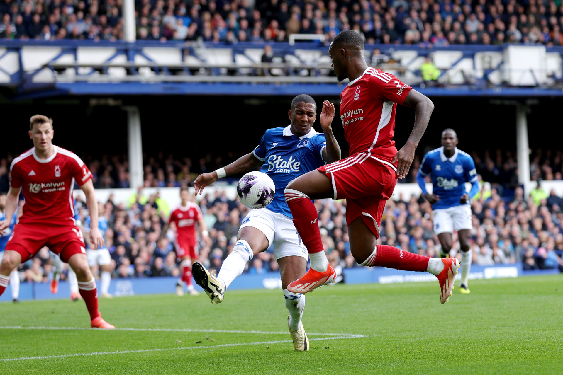 Everton have enquired to sign £23k-a-week right-back ahead of Premier ...