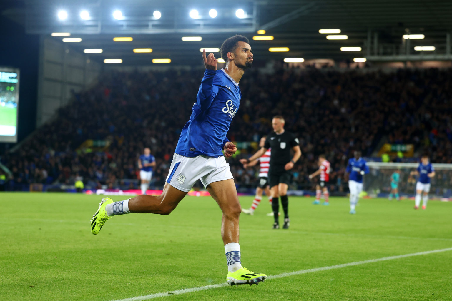 Everton sends one-word message to Iliman Ndiaye after he wins his first ...