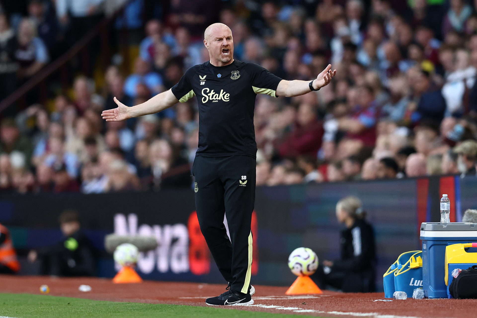 Sean Dyche must ditch £80k-a-week Everton player who lost 72% of his ...