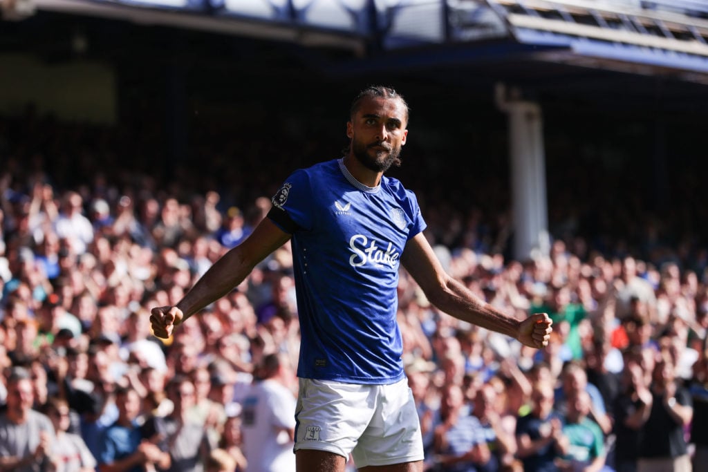 'Complete' Everton player is not looking to leave Goodison Park with ...