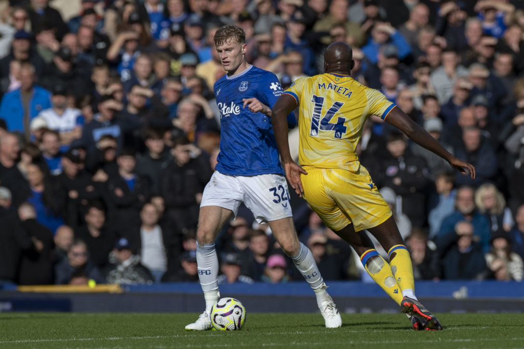 Everton want to initiate contract talks with 'outstanding' player