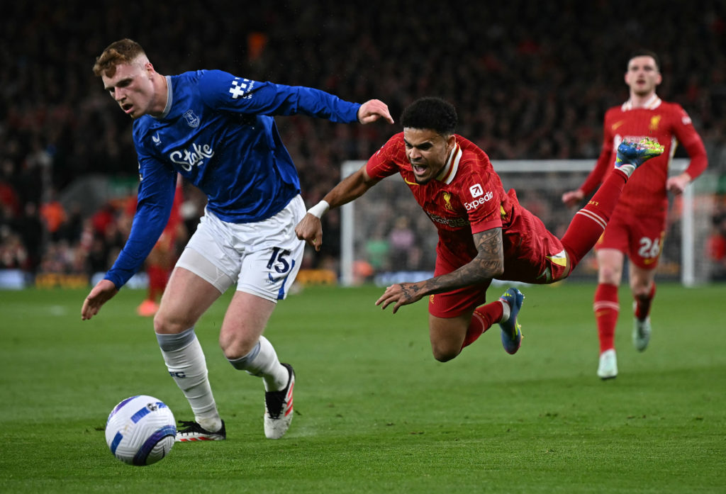 The current Everton star who was a national boxing champion before he ...