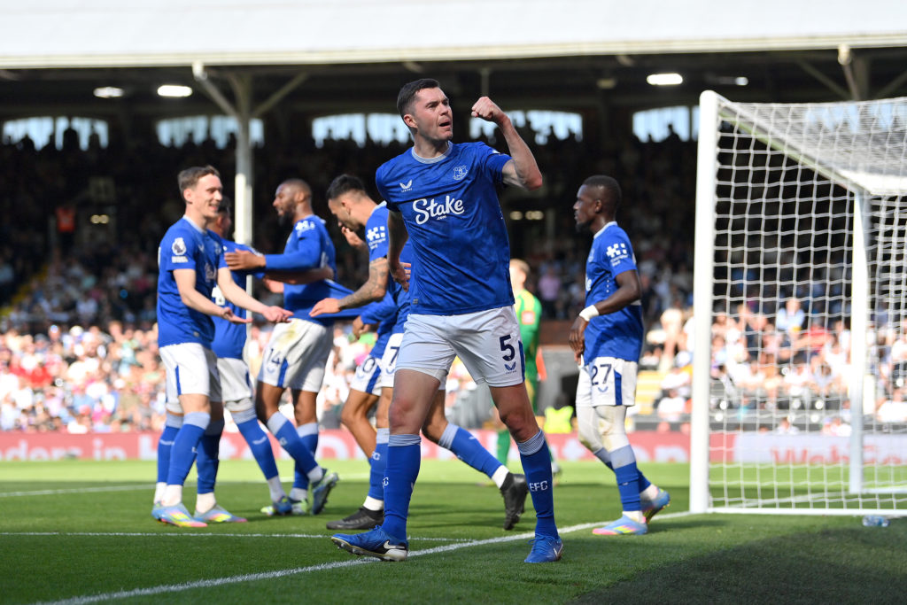 David Moyes wants out-of-contract Everton star to stay but it appears ...
