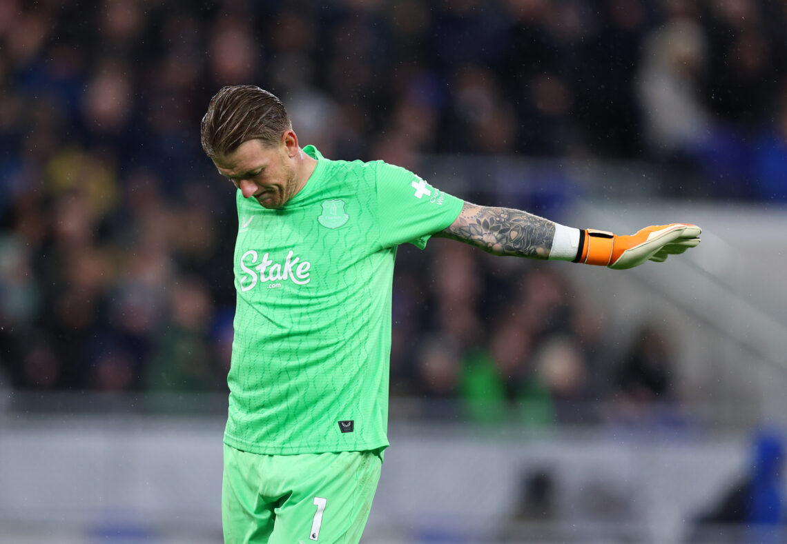 Everton's David Moyes and Jordan Pickford received very different ...