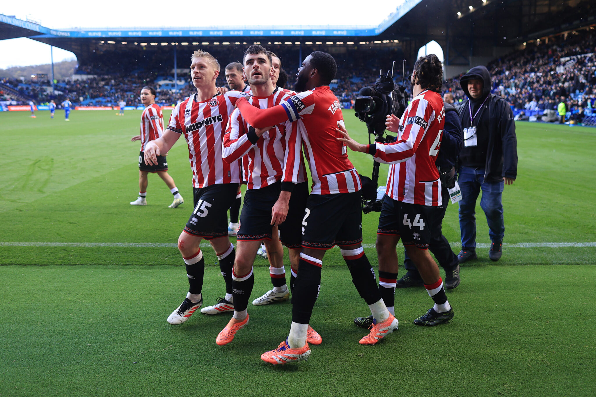 Former Everton striker ends nightmare run of form by scoring first goal ...