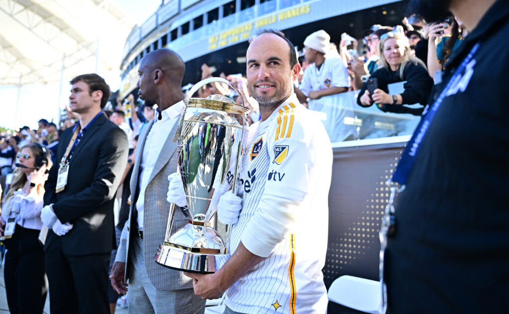 Tim Howard stunned as Landon Donovan shows his true Everton colours ...