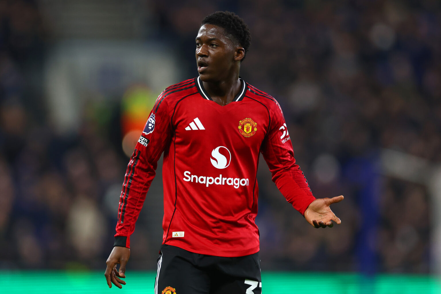 Kobbie Mainoo compares Everton's corner tactics to wrestling in ...